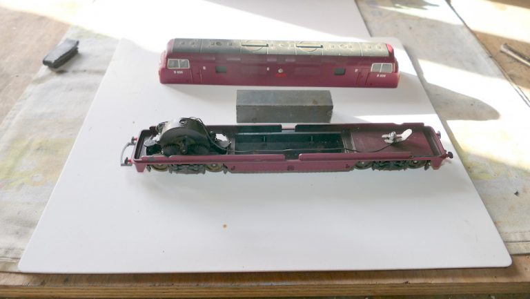 Lima Warship to 3 rail | Dublorunner.com